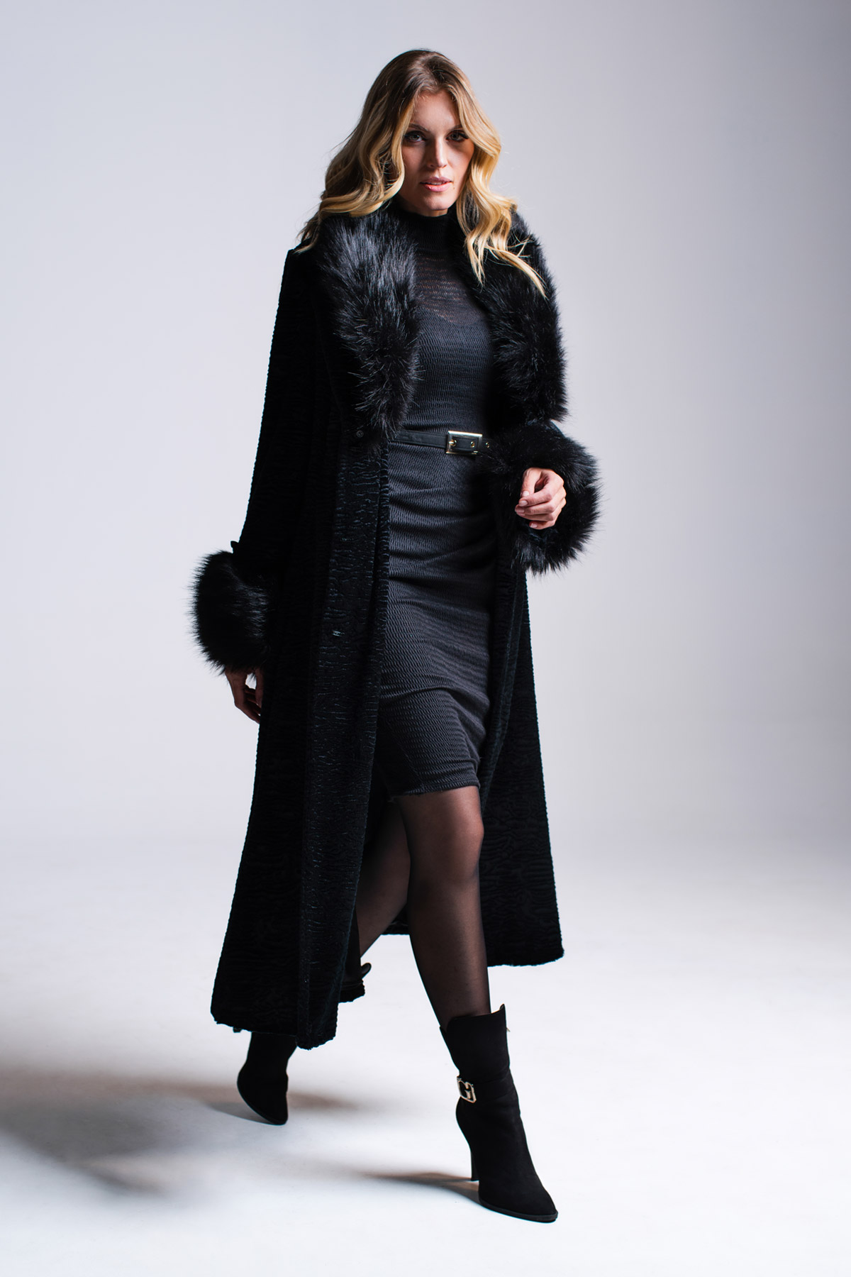 Glamurozni crni outfit sa bundom | Modna kuća Luna