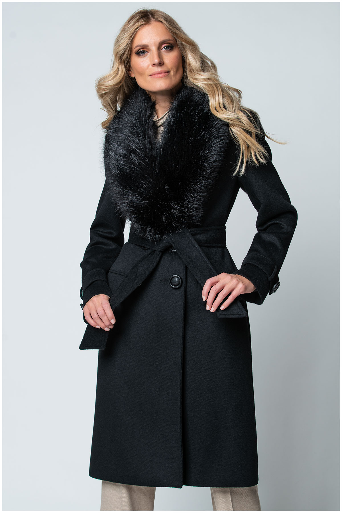 Crni kaput sa krznom | Modna kuća Luna