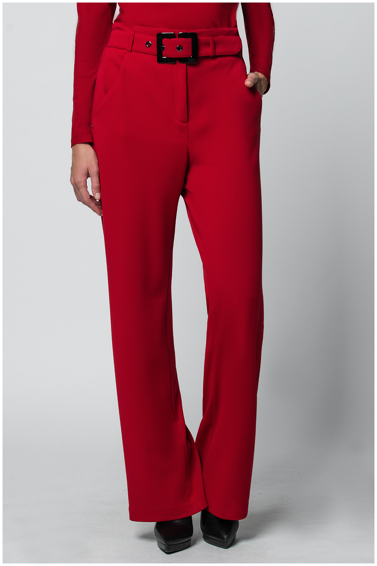 Efektne crvene pantalone sa kaišem | Modna kuća Luna