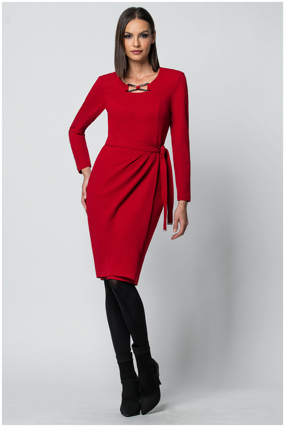 Ženstvena crvena haljina sa efektnim detaljem | Modna kuća Luna